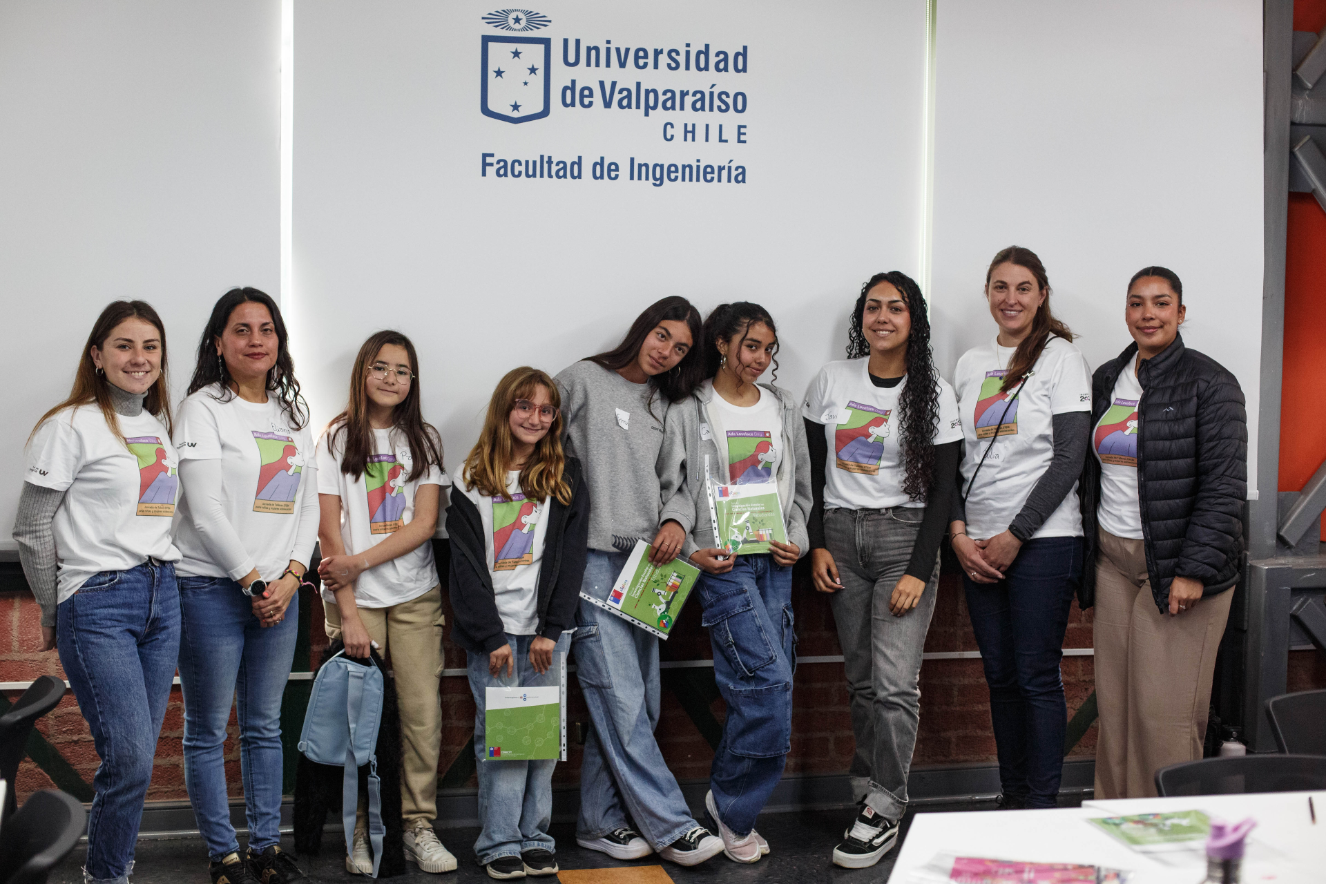 Universidad de Valparaíso - Reviviendo el espíritu de Ada Lovelace: Niñas de ocho a doce años se ...